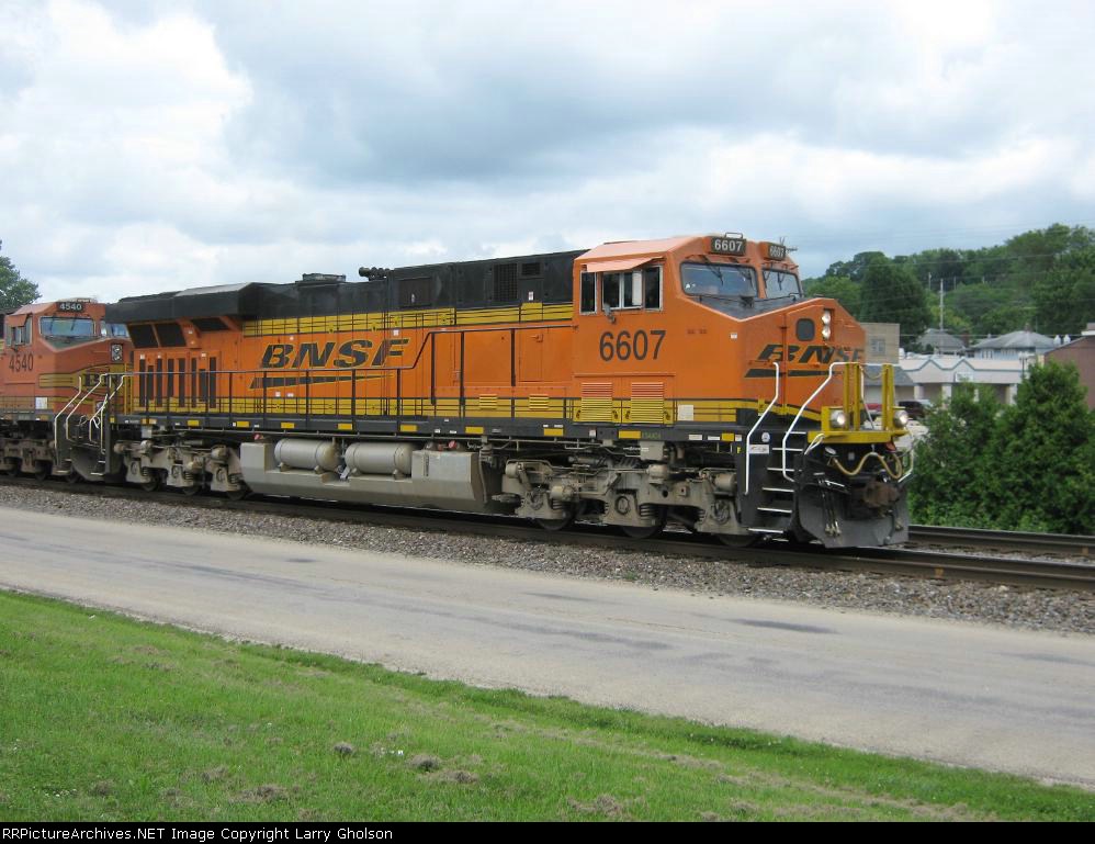 BNSF 6607